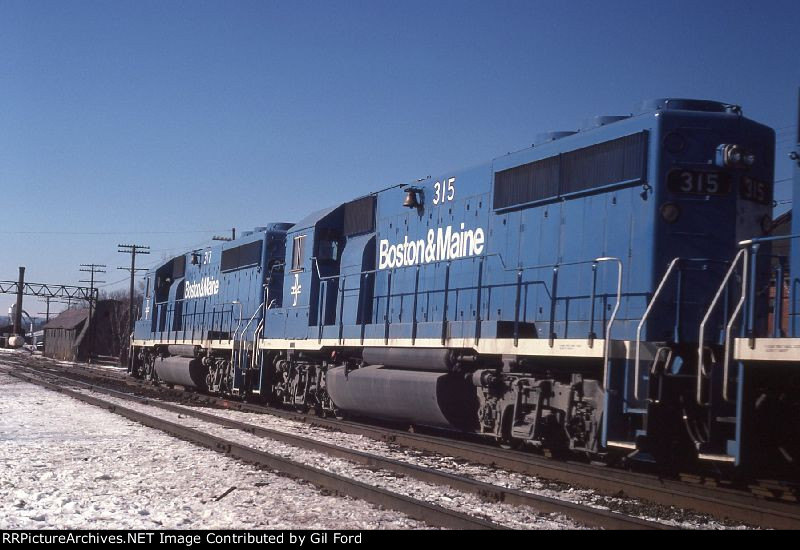 B&M 317-315(GP40-2)